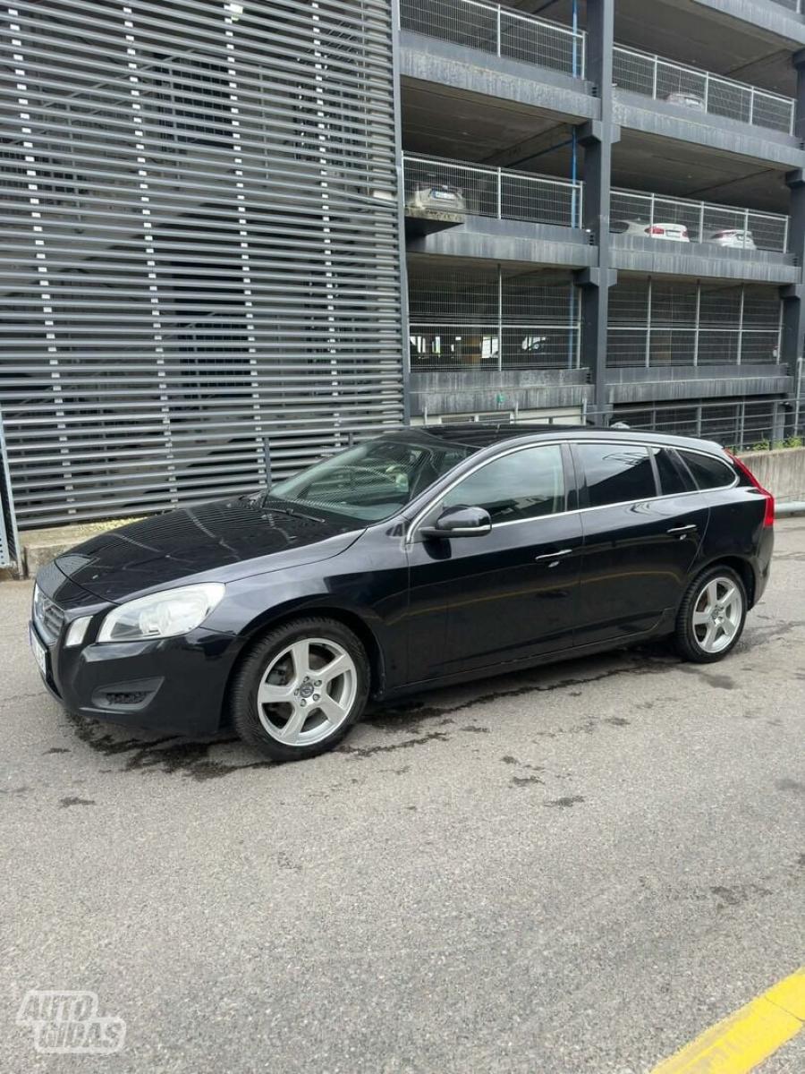 Melns Volvo V60 2011 Viļņa, ar dzinēja tilpumu 2.00 L un nobraukumu 284 tūkst. km par 5300 €, foto 11 vietnē AUTOMOTO.COM.LV