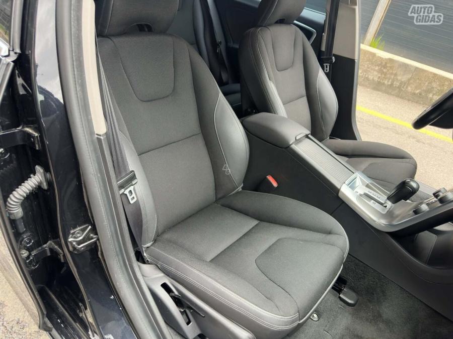 Melns Volvo V60 2011 Viļņa, ar dzinēja tilpumu 2.00 L un nobraukumu 284 tūkst. km par 5300 €, foto 14 vietnē AUTOMOTO.COM.LV