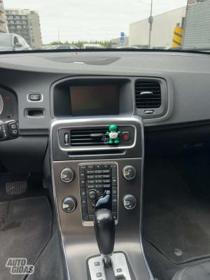 Melns Volvo V60 2011 Viļņa, ar dzinēja tilpumu 2.00 L un nobraukumu 284 tūkst. km par 5300 €, foto 15 vietnē AUTOMOTO.COM.LV