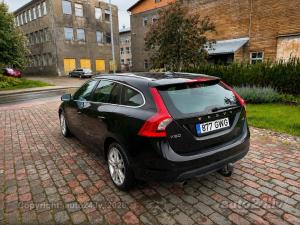 Black Volvo V60 2011 in Tallinn, with an engine capacity of 2.00 L and mileage of 337 thousand km for 4300 €, photo 5 on AUTOMOTO.COM.LV