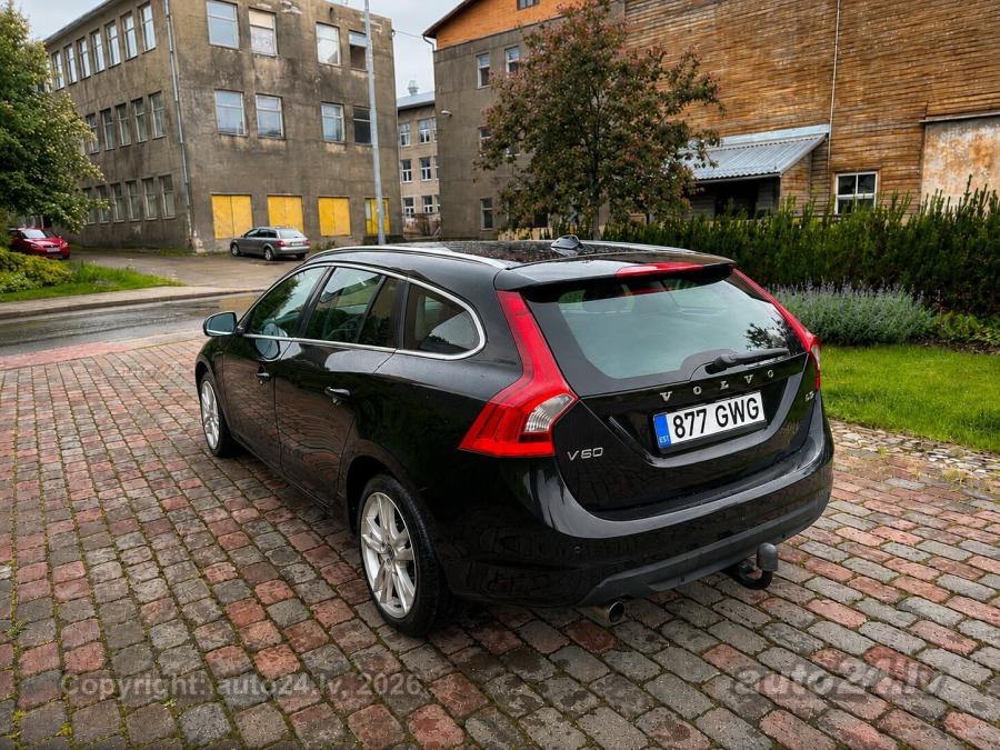 Black Volvo V60 2011 in Tallinn, with an engine capacity of 2.00 L and mileage of 337 thousand km for 4300 €, photo 5 on AUTOMOTO.COM.LV