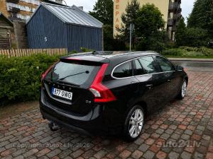 Black Volvo V60 2011 in Tallinn, with an engine capacity of 2.00 L and mileage of 337 thousand km for 4300 €, photo 6 on AUTOMOTO.COM.LV