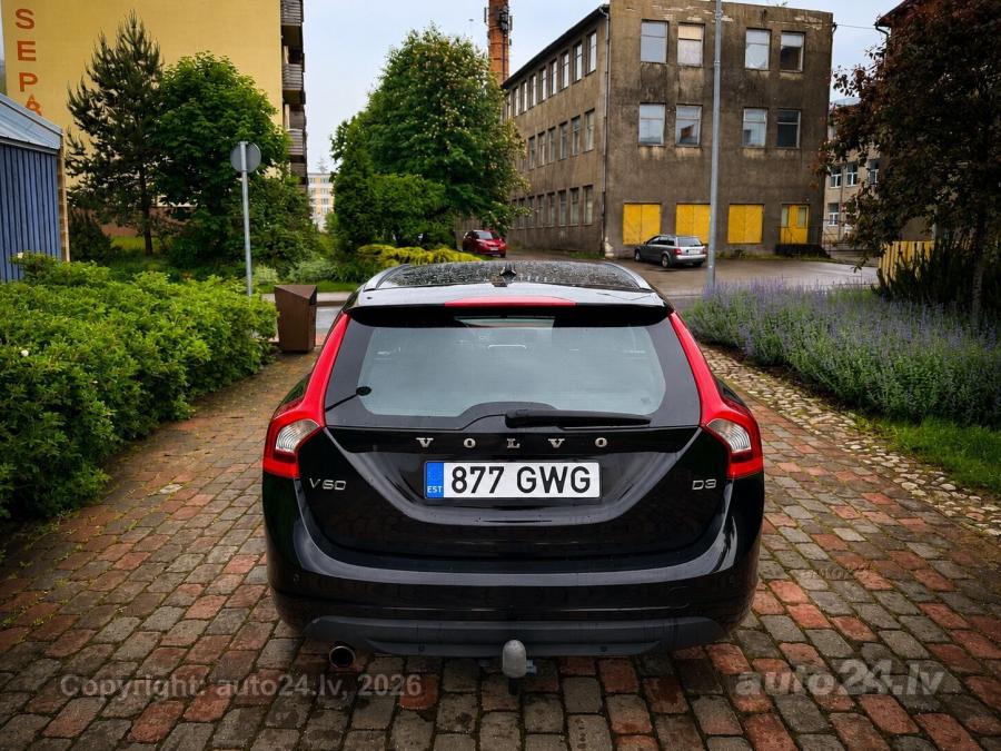 Black Volvo V60 2011 in Tallinn, with an engine capacity of 2.00 L and mileage of 337 thousand km for 4300 €, photo 7 on AUTOMOTO.COM.LV