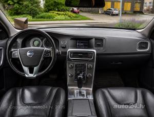 Black Volvo V60 2011 in Tallinn, with an engine capacity of 2.00 L and mileage of 337 thousand km for 4300 €, photo 8 on AUTOMOTO.COM.LV