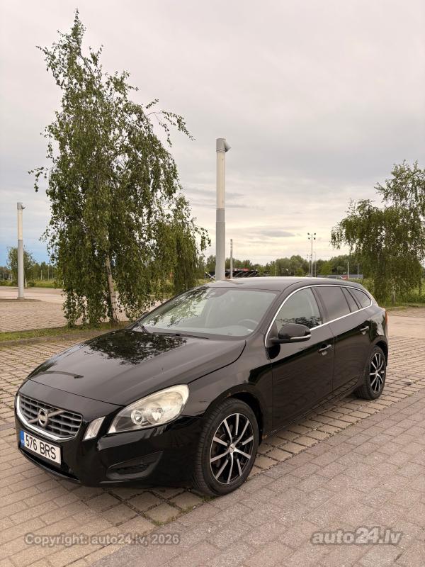 Melns Volvo V60 2011 Tartu, ar dzinēja tilpumu 2.00 L un nobraukumu 315 tūkst. km par 6000 €, foto 2 vietnē AUTOMOTO.COM.LV