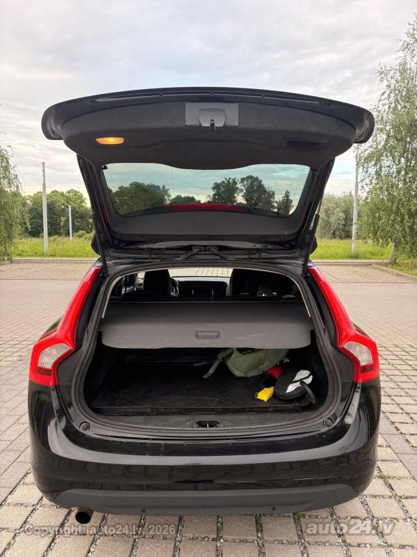 Melns Volvo V60 2011 Tartu, ar dzinēja tilpumu 2.00 L un nobraukumu 315 tūkst. km par 6000 €, foto 7 vietnē AUTOMOTO.COM.LV