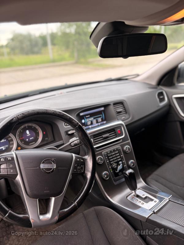 Melns Volvo V60 2011 Tartu, ar dzinēja tilpumu 2.00 L un nobraukumu 315 tūkst. km par 6000 €, foto 9 vietnē AUTOMOTO.COM.LV