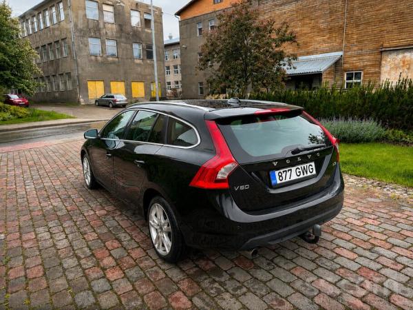 Black Volvo V60 2011 in Valka, with an engine capacity of 2.00 L and mileage of 337 thousand km for 4300 €, photo 4 on AUTOMOTO.COM.LV