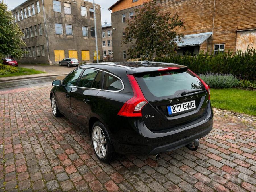 Black Volvo V60 2011 in Valka, with an engine capacity of 2.00 L and mileage of 337 thousand km for 4300 €, photo 5 on AUTOMOTO.COM.LV