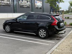 Melns Volvo V60 2011 Rīga, ar dzinēja tilpumu 2.40 L un nobraukumu 321 tūkst. km par 4900 €, foto 4 vietnē AUTOMOTO.COM.LV