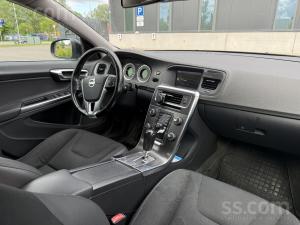 Melns Volvo V60 2011 Rīga, ar dzinēja tilpumu 2.40 L un nobraukumu 321 tūkst. km par 4900 €, foto 8 vietnē AUTOMOTO.COM.LV