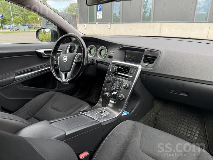 Melns Volvo V60 2011 Rīga, ar dzinēja tilpumu 2.40 L un nobraukumu 321 tūkst. km par 4900 €, foto 8 vietnē AUTOMOTO.COM.LV