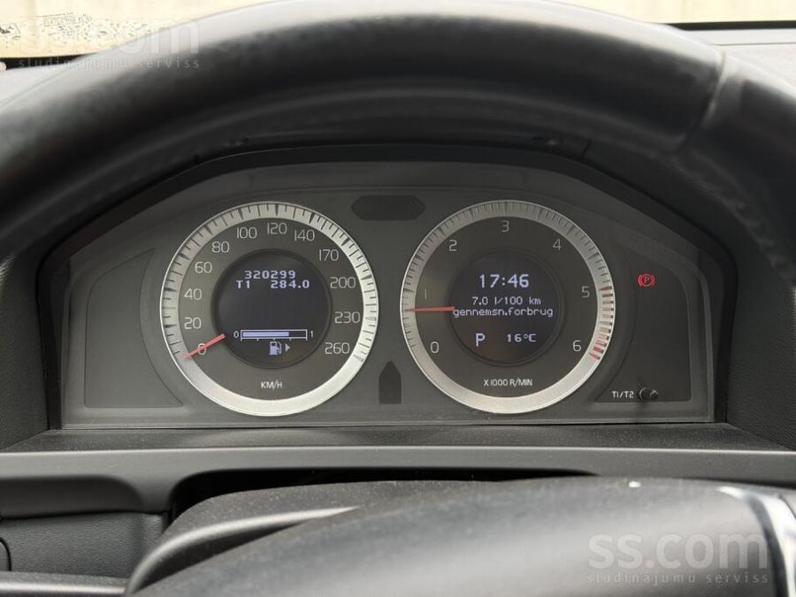 Melns Volvo V60 2011 Rīga, ar dzinēja tilpumu 2.40 L un nobraukumu 321 tūkst. km par 4900 €, foto 9 vietnē AUTOMOTO.COM.LV