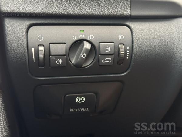 Black Volvo V60 2011 in Riga, with an engine capacity of 2.40 L and mileage of 321 thousand km for 4900 €, photo 10 on AUTOMOTO.COM.LV