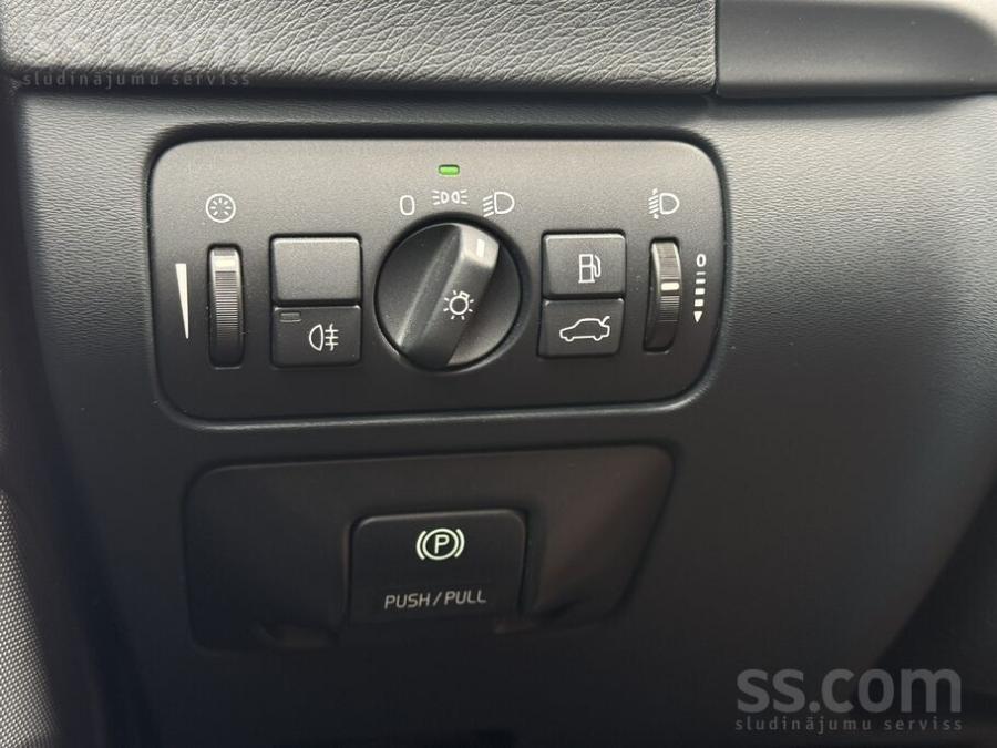 Melns Volvo V60 2011 Rīga, ar dzinēja tilpumu 2.40 L un nobraukumu 321 tūkst. km par 4900 €, foto 11 vietnē AUTOMOTO.COM.LV