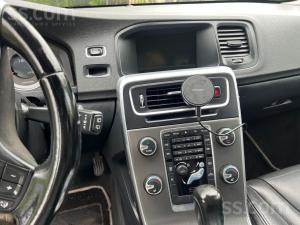 Black Volvo V60 2011 in Riga, with an engine capacity of 2.00 L and mileage of 275 thousand km for 6500 €, photo 8 on AUTOMOTO.COM.LV