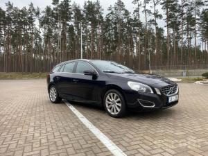 Black Volvo V60 2011 in Riga, with an engine capacity of 2.00 L and mileage of 275 thousand km for 6500 €, photo 14 on AUTOMOTO.COM.LV