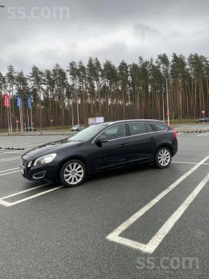Black Volvo V60 2011 in Riga, with an engine capacity of 2.00 L and mileage of 275 thousand km for 6500 €, photo 15 on AUTOMOTO.COM.LV
