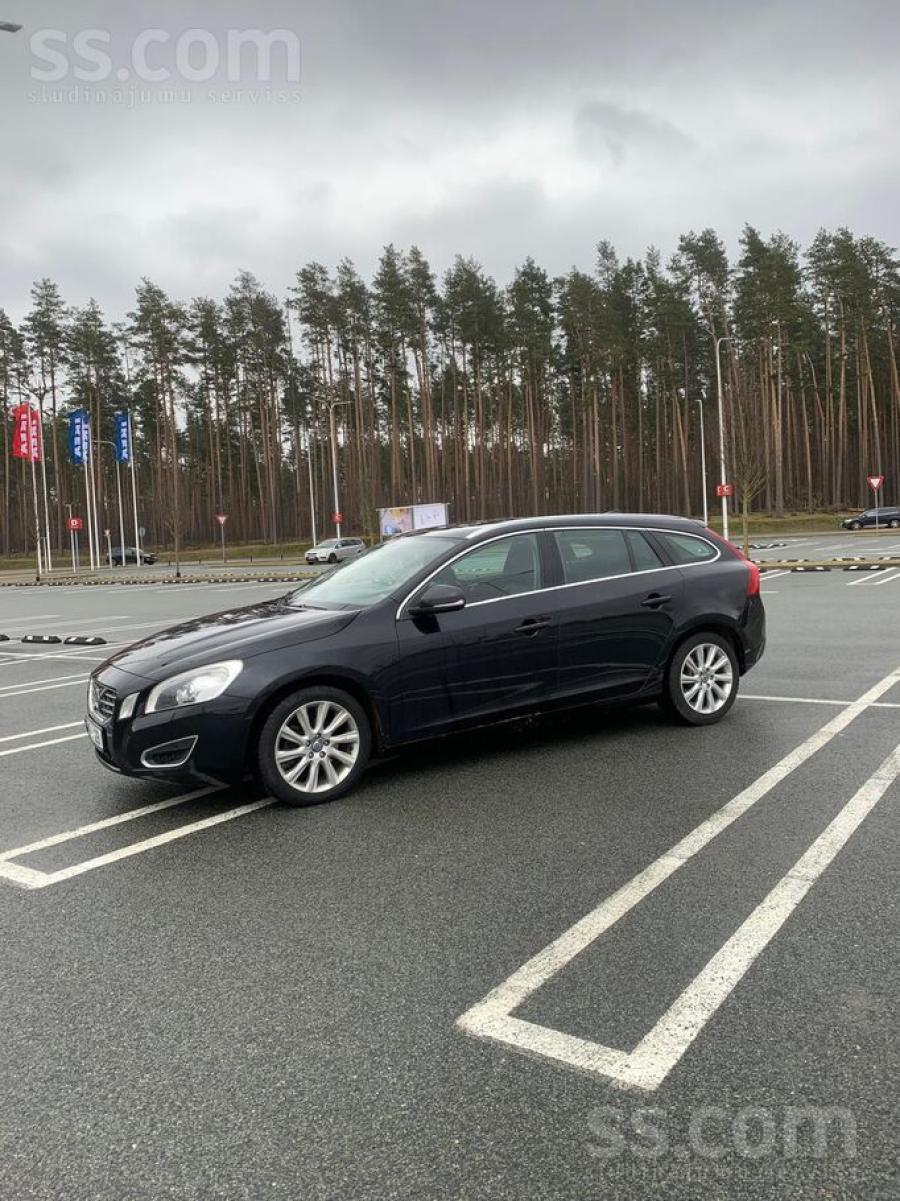 Black Volvo V60 2011 in Riga, with an engine capacity of 2.00 L and mileage of 275 thousand km for 6500 €, photo 15 on AUTOMOTO.COM.LV