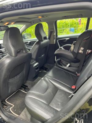 Black Volvo V60 2011 in Riga, with an engine capacity of 2.00 L and mileage of 275 thousand km for 6500 €, photo 16 on AUTOMOTO.COM.LV