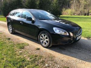 Melns Volvo V60 2011 Tallina, ar dzinēja tilpumu 2.00 L un nobraukumu 336 tūkst. km par 4990 €, foto 4 vietnē AUTOMOTO.COM.LV