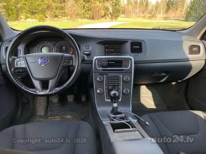 Melns Volvo V60 2011 Tallina, ar dzinēja tilpumu 2.00 L un nobraukumu 336 tūkst. km par 4990 €, foto 7 vietnē AUTOMOTO.COM.LV