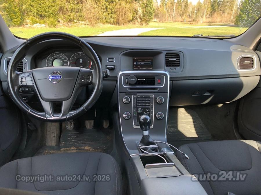 Melns Volvo V60 2011 Tallina, ar dzinēja tilpumu 2.00 L un nobraukumu 336 tūkst. km par 4990 €, foto 7 vietnē AUTOMOTO.COM.LV