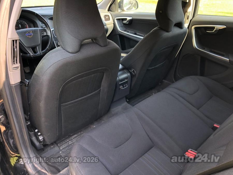 Melns Volvo V60 2011 Tallina, ar dzinēja tilpumu 2.00 L un nobraukumu 336 tūkst. km par 4990 €, foto 8 vietnē AUTOMOTO.COM.LV