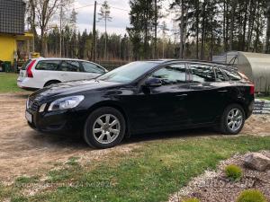 Melns Volvo V60 2011 Tallina, ar dzinēja tilpumu 2.00 L un nobraukumu 336 tūkst. km par 4990 €, foto 12 vietnē AUTOMOTO.COM.LV
