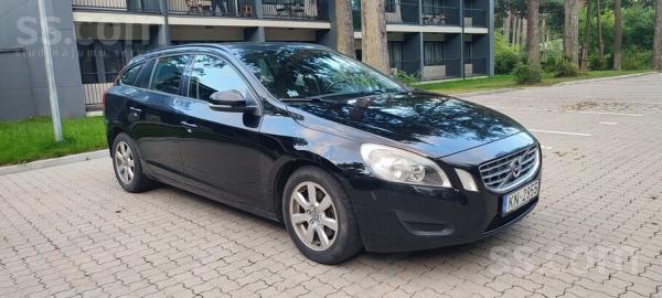 Black Volvo V60 2011 in Riga, with an engine capacity of 1.60 L and mileage of 317 thousand km for 3700 €, photo 1 on AUTOMOTO.COM.LV