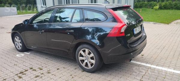 Black Volvo V60 2011 in Riga, with an engine capacity of 1.60 L and mileage of 317 thousand km for 3700 €, photo 7 on AUTOMOTO.COM.LV