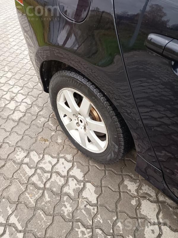 Black Volvo V60 2011 in Gulbene, with an engine capacity of 2.40 L and mileage of 319 thousand km for 4300 €, photo 6 on AUTOMOTO.COM.LV