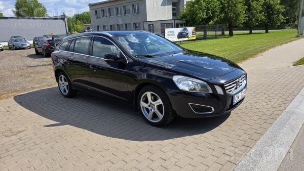 Black Volvo V60 2011 in Limbazi, with an engine capacity of 1.60 L and mileage of 252 thousand km for 6650 €, photo 3 on AUTOMOTO.COM.LV