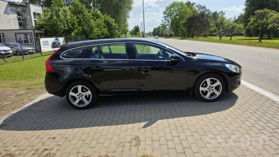 Black Volvo V60 2011 in Limbazi, with an engine capacity of 1.60 L and mileage of 252 thousand km for 6650 €, photo 5 on AUTOMOTO.COM.LV