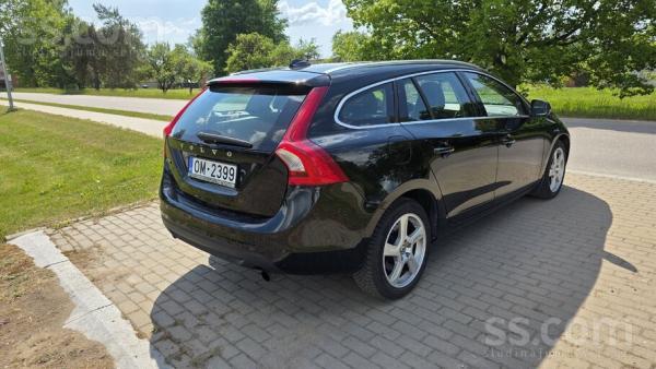 Black Volvo V60 2011 in Limbazi, with an engine capacity of 1.60 L and mileage of 252 thousand km for 6650 €, photo 5 on AUTOMOTO.COM.LV