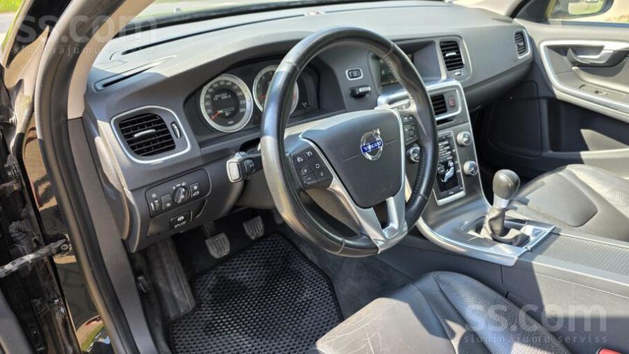 Black Volvo V60 2011 in Limbazi, with an engine capacity of 1.60 L and mileage of 252 thousand km for 6650 €, photo 12 on AUTOMOTO.COM.LV