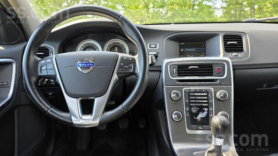 Black Volvo V60 2011 in Limbazi, with an engine capacity of 1.60 L and mileage of 252 thousand km for 6650 €, photo 15 on AUTOMOTO.COM.LV