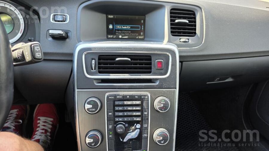 Black Volvo V60 2011 in Limbazi, with an engine capacity of 1.60 L and mileage of 252 thousand km for 6650 €, photo 22 on AUTOMOTO.COM.LV