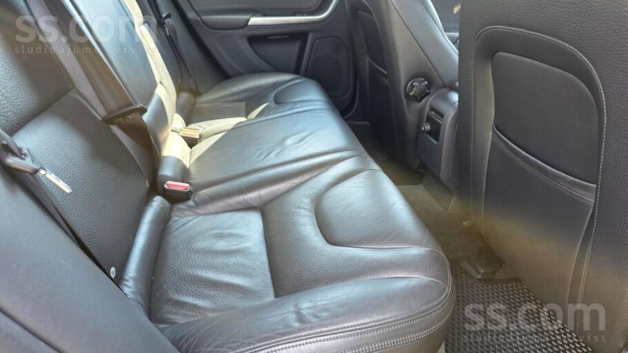 Black Volvo V60 2011 in Limbazi, with an engine capacity of 1.60 L and mileage of 252 thousand km for 6650 €, photo 25 on AUTOMOTO.COM.LV