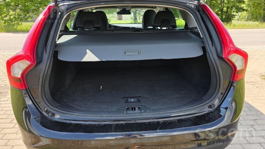 Black Volvo V60 2011 in Limbazi, with an engine capacity of 1.60 L and mileage of 252 thousand km for 6650 €, photo 27 on AUTOMOTO.COM.LV