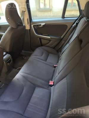 Black Volvo V60 2011 in Riga, with an engine capacity of 1.60 L and mileage of 340 thousand km for 3970 €, photo 5 on AUTOMOTO.COM.LV