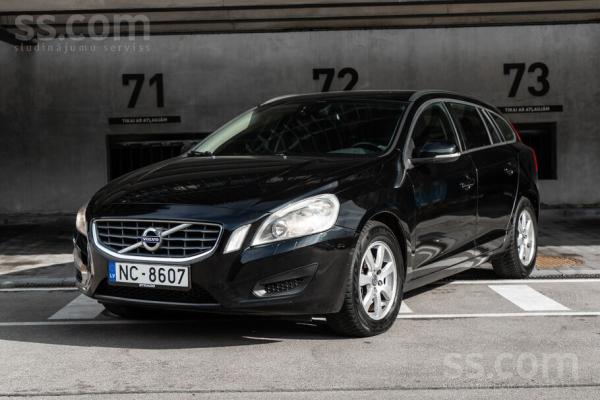 Black Volvo V60 2011 in Riga, with an engine capacity of 2.00 L and mileage of 282 thousand km for 3490 €, photo 1 on AUTOMOTO.COM.LV