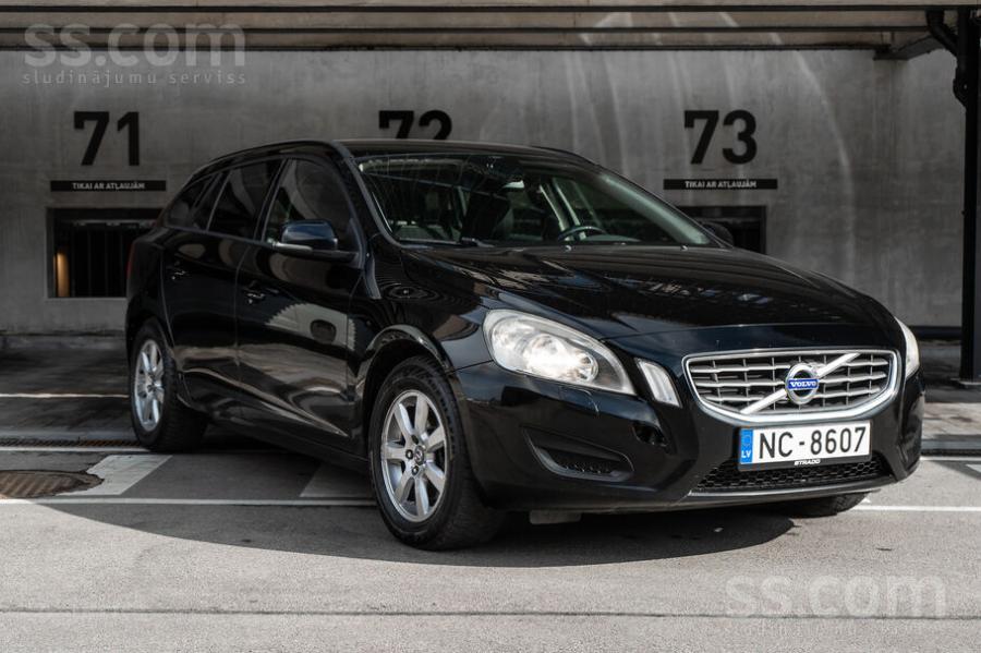 Melns Volvo V60 2011 Rīga, ar dzinēja tilpumu 2.00 L un nobraukumu 282 tūkst. km par 3490 €, foto 4 vietnē AUTOMOTO.COM.LV