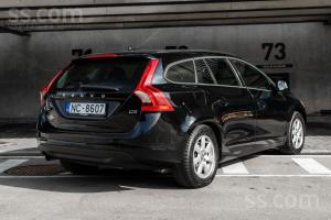 Melns Volvo V60 2011 Rīga, ar dzinēja tilpumu 2.00 L un nobraukumu 282 tūkst. km par 3490 €, foto 5 vietnē AUTOMOTO.COM.LV