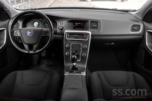 Melns Volvo V60 2011 Rīga, ar dzinēja tilpumu 2.00 L un nobraukumu 282 tūkst. km par 3490 €, foto 8 vietnē AUTOMOTO.COM.LV