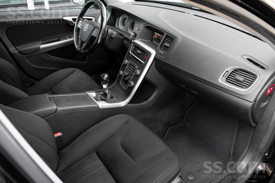 Melns Volvo V60 2011 Rīga, ar dzinēja tilpumu 2.00 L un nobraukumu 282 tūkst. km par 3490 €, foto 9 vietnē AUTOMOTO.COM.LV
