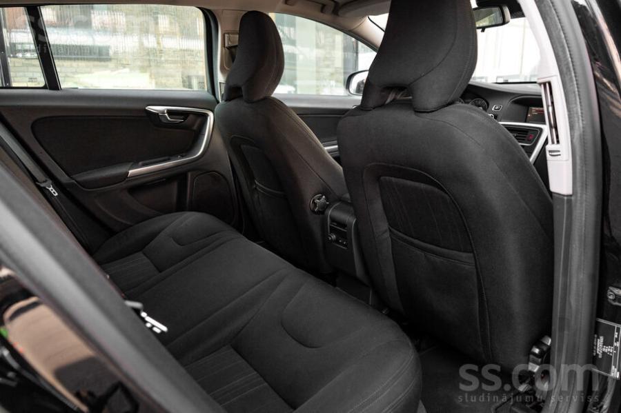 Melns Volvo V60 2011 Rīga, ar dzinēja tilpumu 2.00 L un nobraukumu 282 tūkst. km par 3490 €, foto 10 vietnē AUTOMOTO.COM.LV