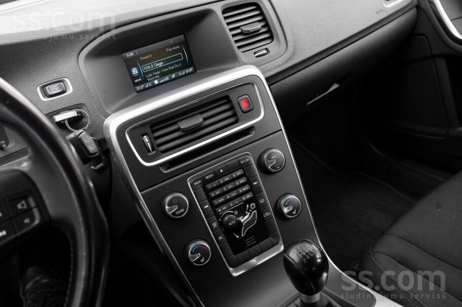 Melns Volvo V60 2011 Rīga, ar dzinēja tilpumu 2.00 L un nobraukumu 282 tūkst. km par 3490 €, foto 14 vietnē AUTOMOTO.COM.LV