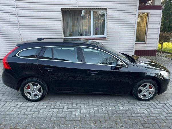 Black Volvo V60 2011 in Vilkaviskis, with an engine capacity of 1.98 L and mileage of 289 thousand km for 4600 €, photo 4 on AUTOMOTO.COM.LV