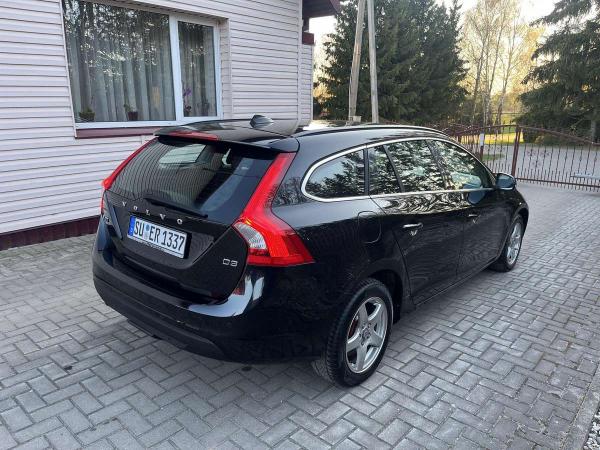 Black Volvo V60 2011 in Vilkaviskis, with an engine capacity of 1.98 L and mileage of 289 thousand km for 4600 €, photo 5 on AUTOMOTO.COM.LV